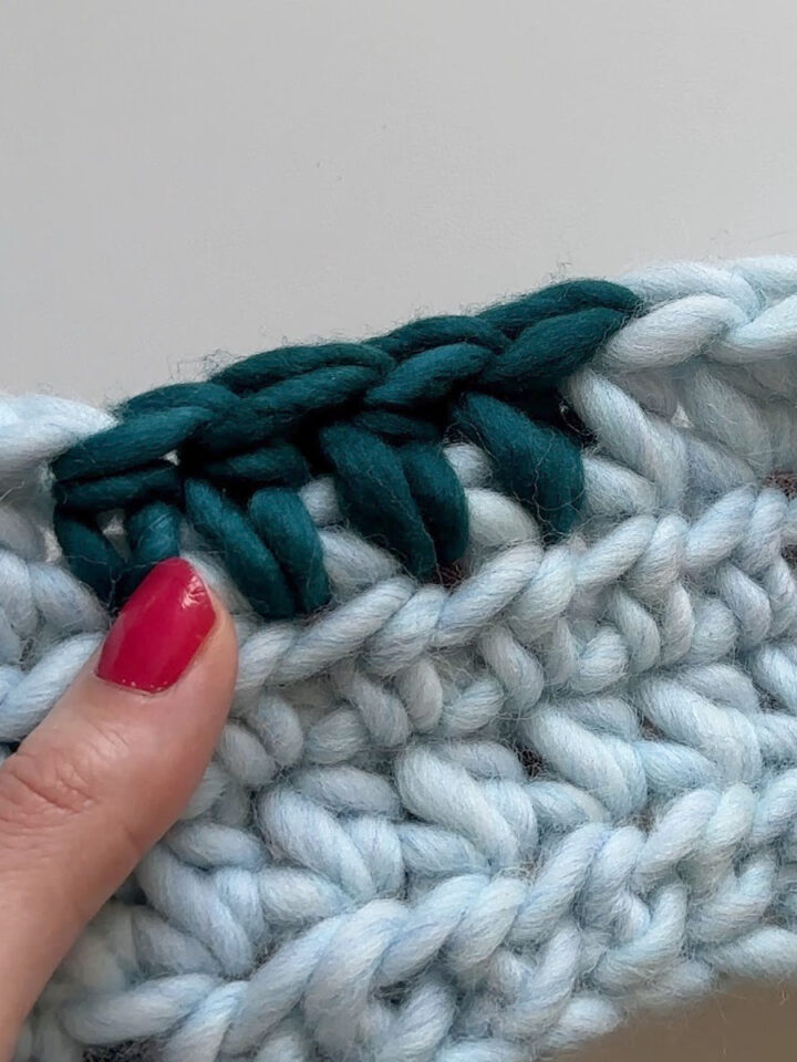 Double crochet (dc) - Yarndrasil - Free Crochet Tutorial for Beginners